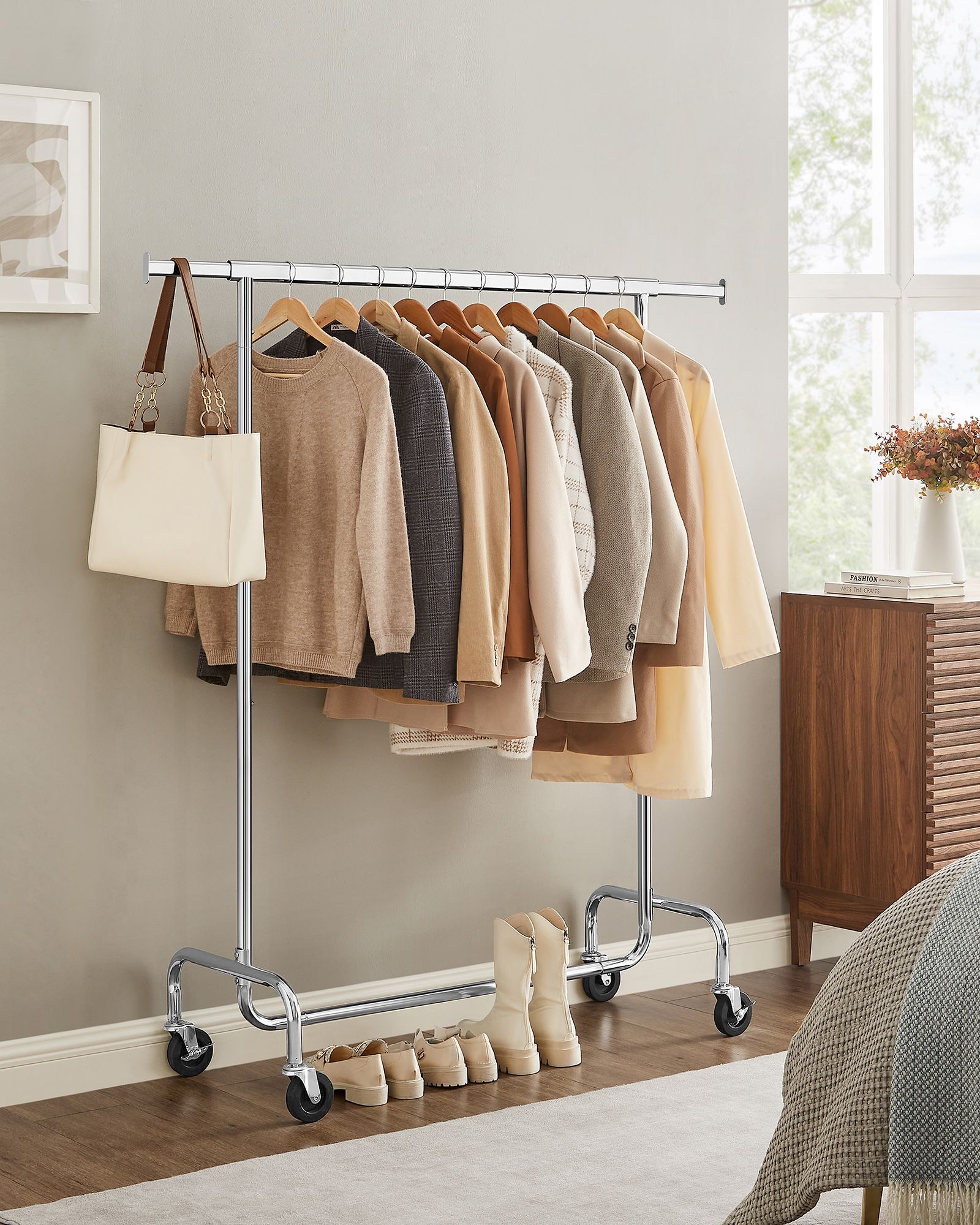 Clothes Rack with Extendable Clothes Rail