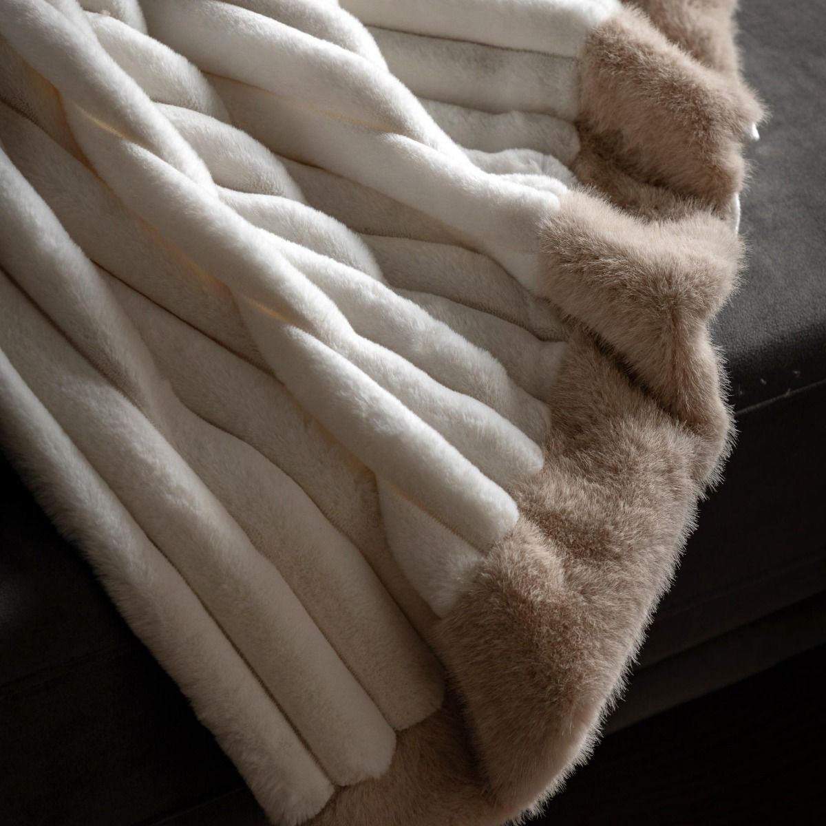 London Soft Luxury Fur Throw - Cream